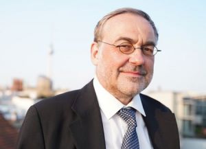 Thomas Bauer erhält wbg Sachbuchpreis - buchreport